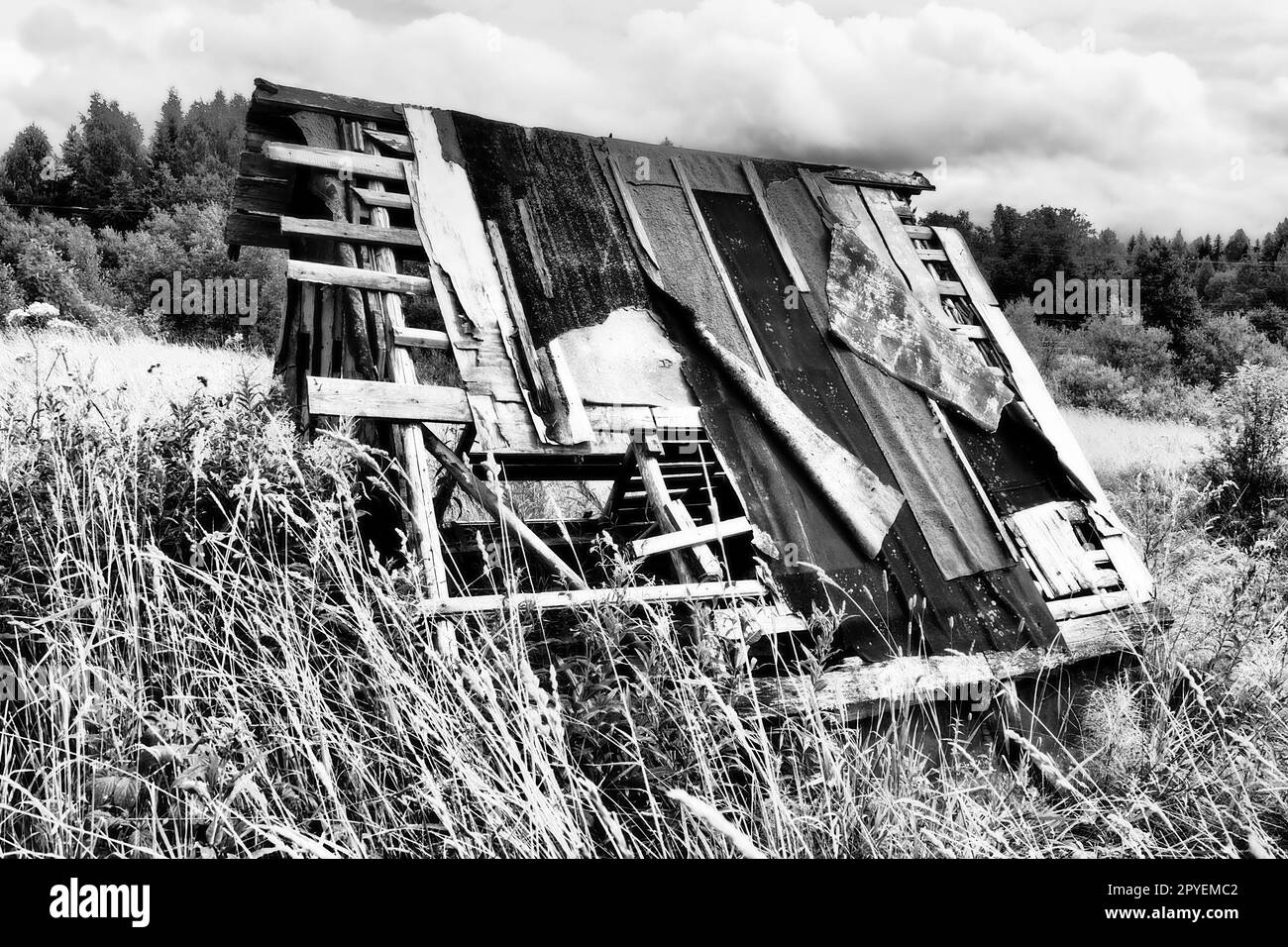 Wooden village well Black and White Stock Photos & Images - Alamy