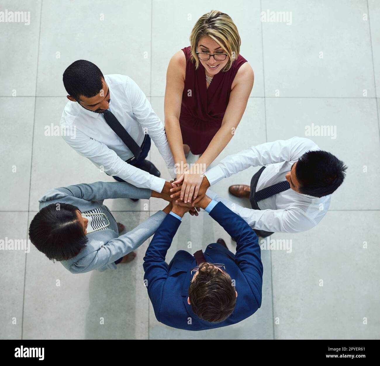 Group employees office diverse candid hi-res stock photography and images - Alamy