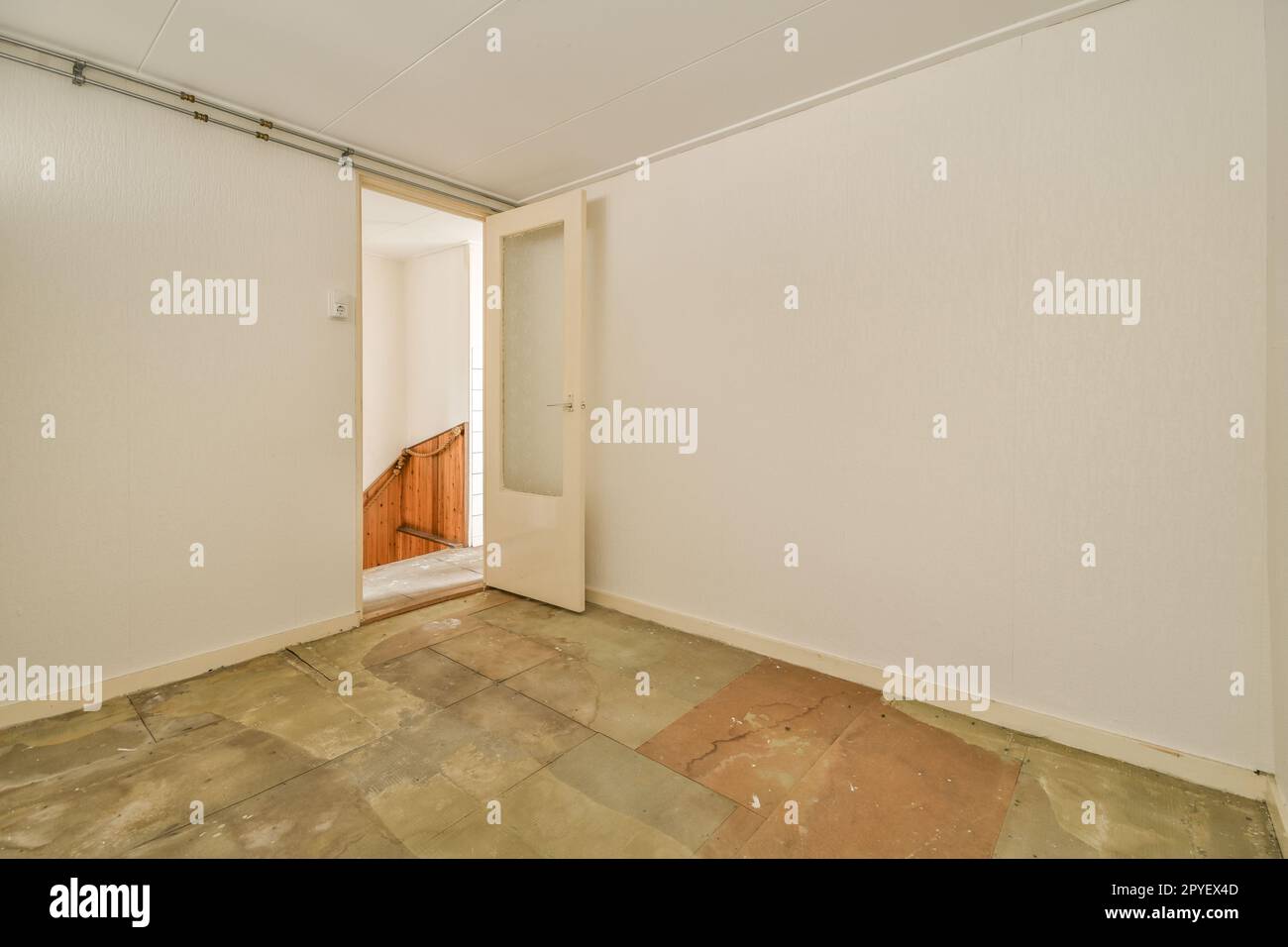 an empty room with white walls and no one person standing in the ...