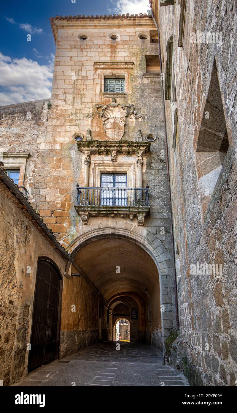 Alley overlooking one of the balconies of the Mirabel Palace in ...