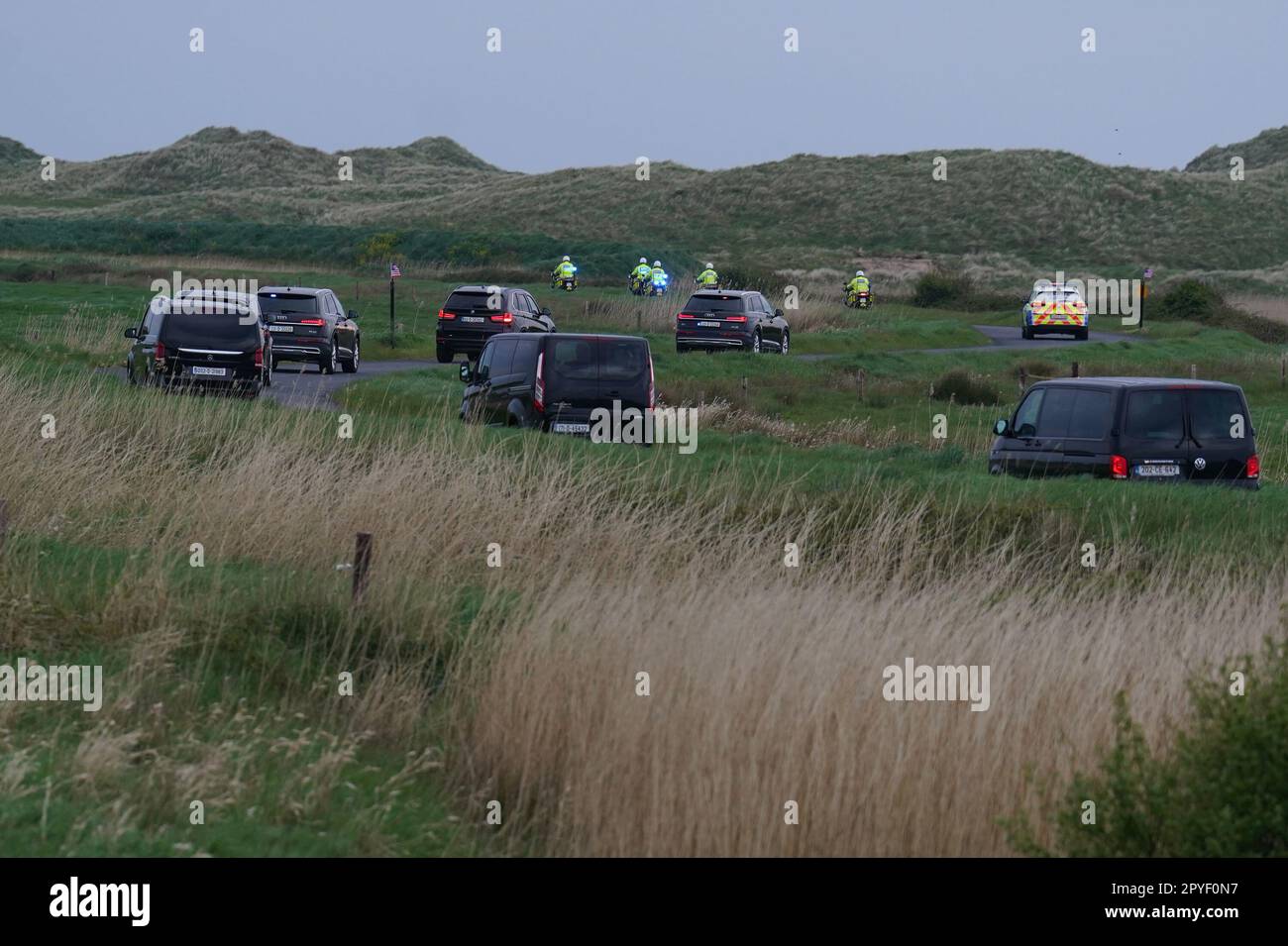 The motorcade of former US president Donald Trump arrives at Trump ...