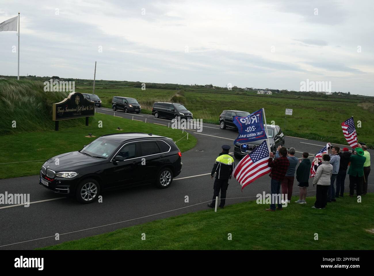 The motorcade of former US president Donald Trump arrives at Trump ...