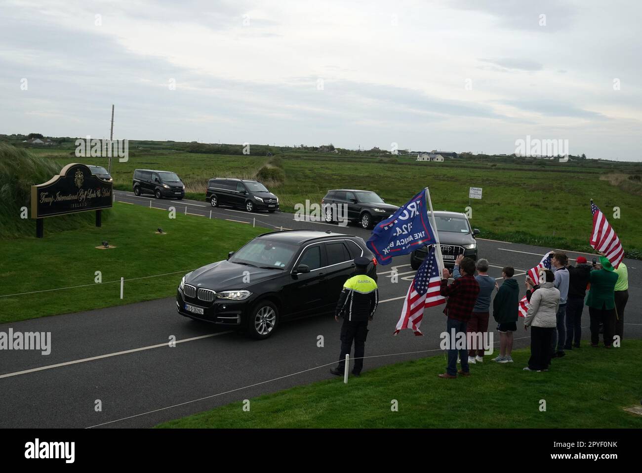 The motorcade of former US president Donald Trump arrives at Trump ...