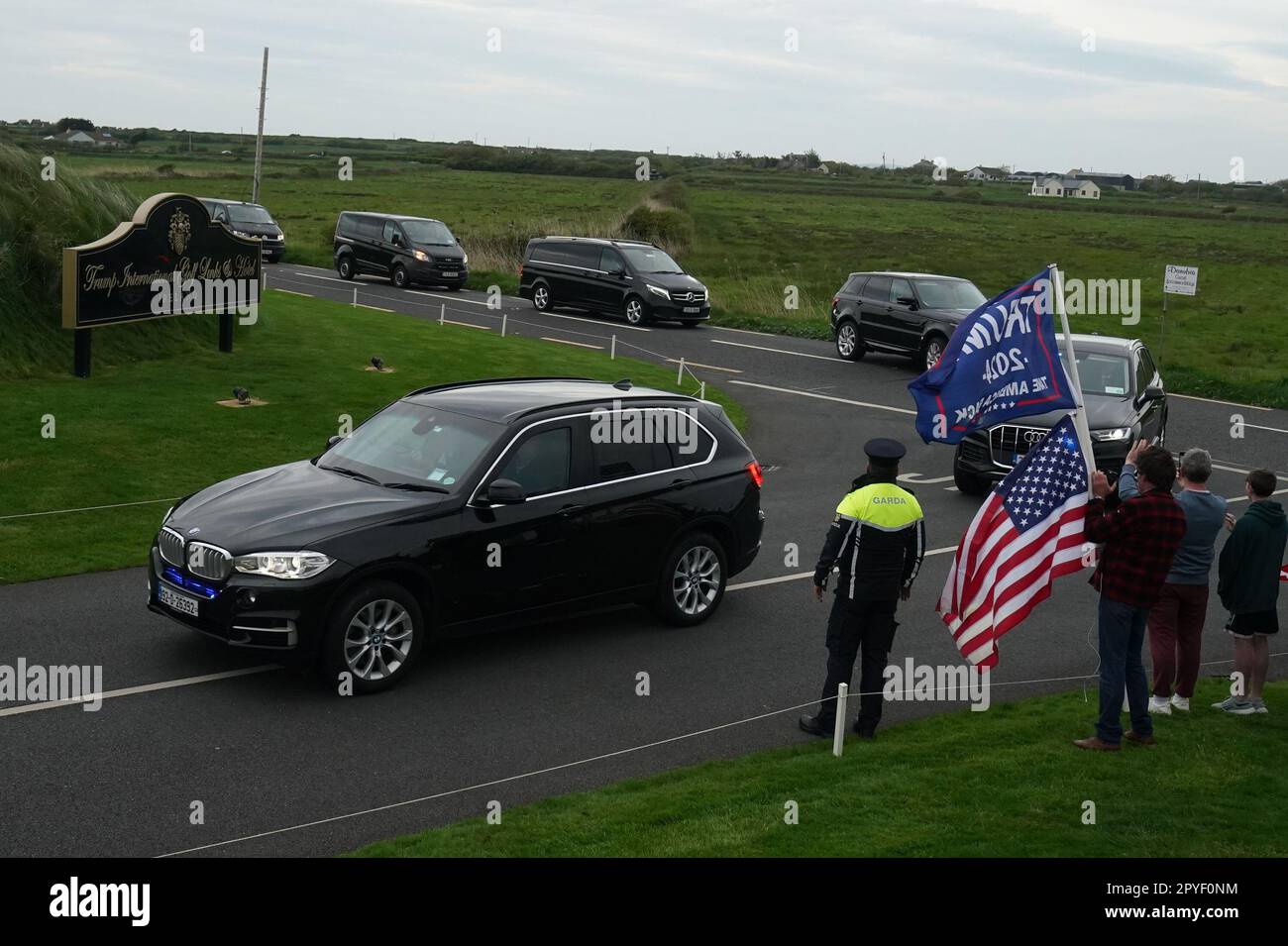 The motorcade of former US president Donald Trump arrives at Trump ...