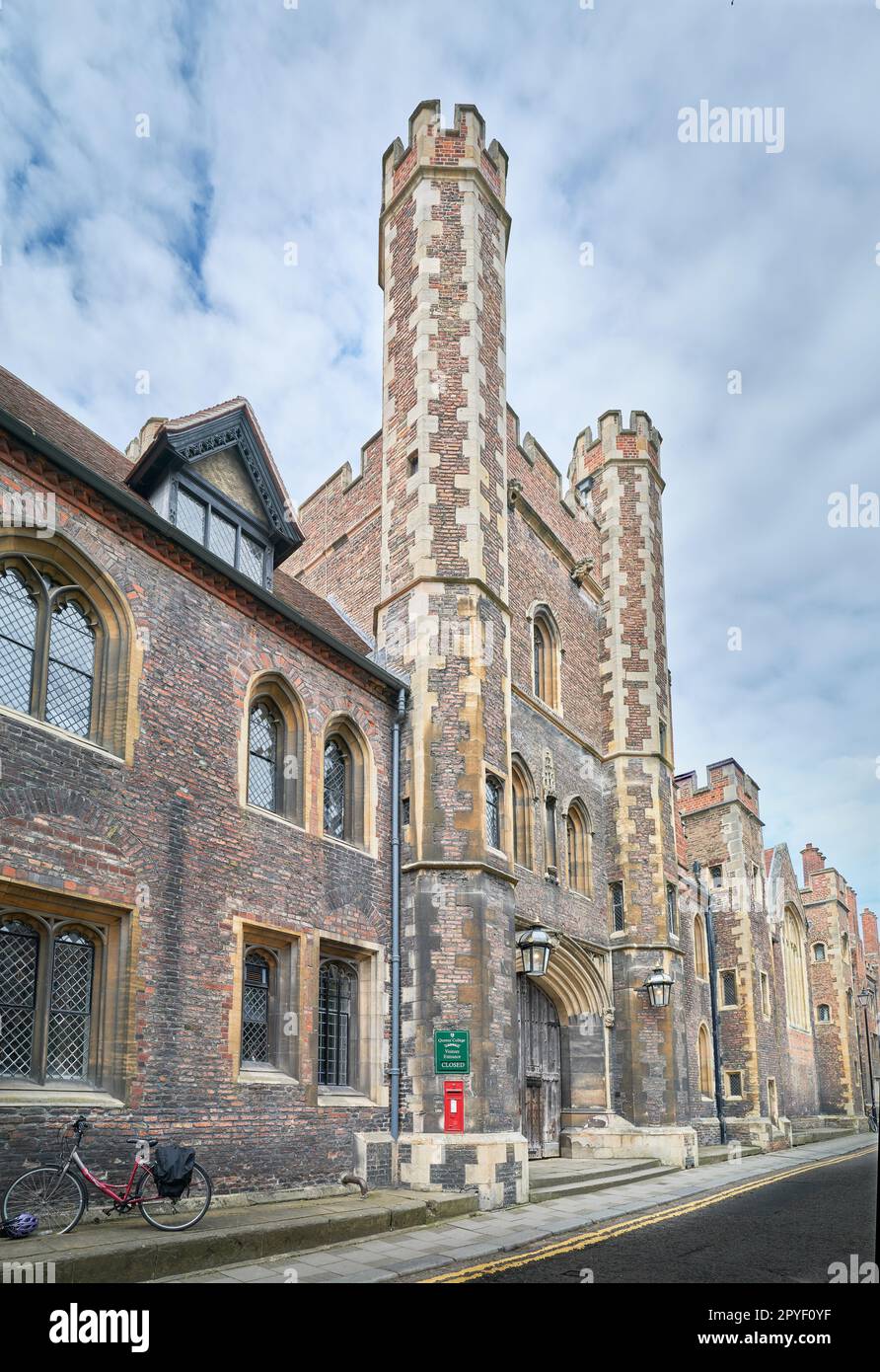 Medieval entrance to Queens' College, University of Cambridge, England ...
