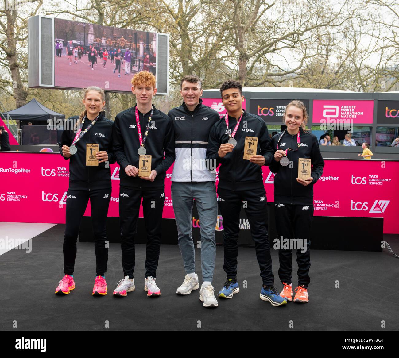 London mini marathon course hi-res stock photography and images - Alamy