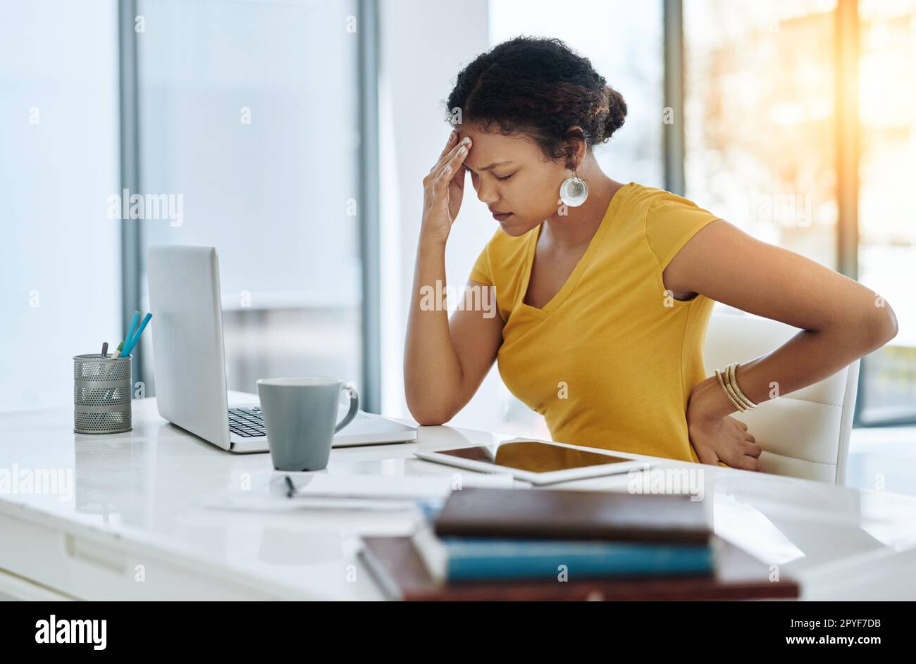 Back pain office hi-res stock photography and images - Alamy