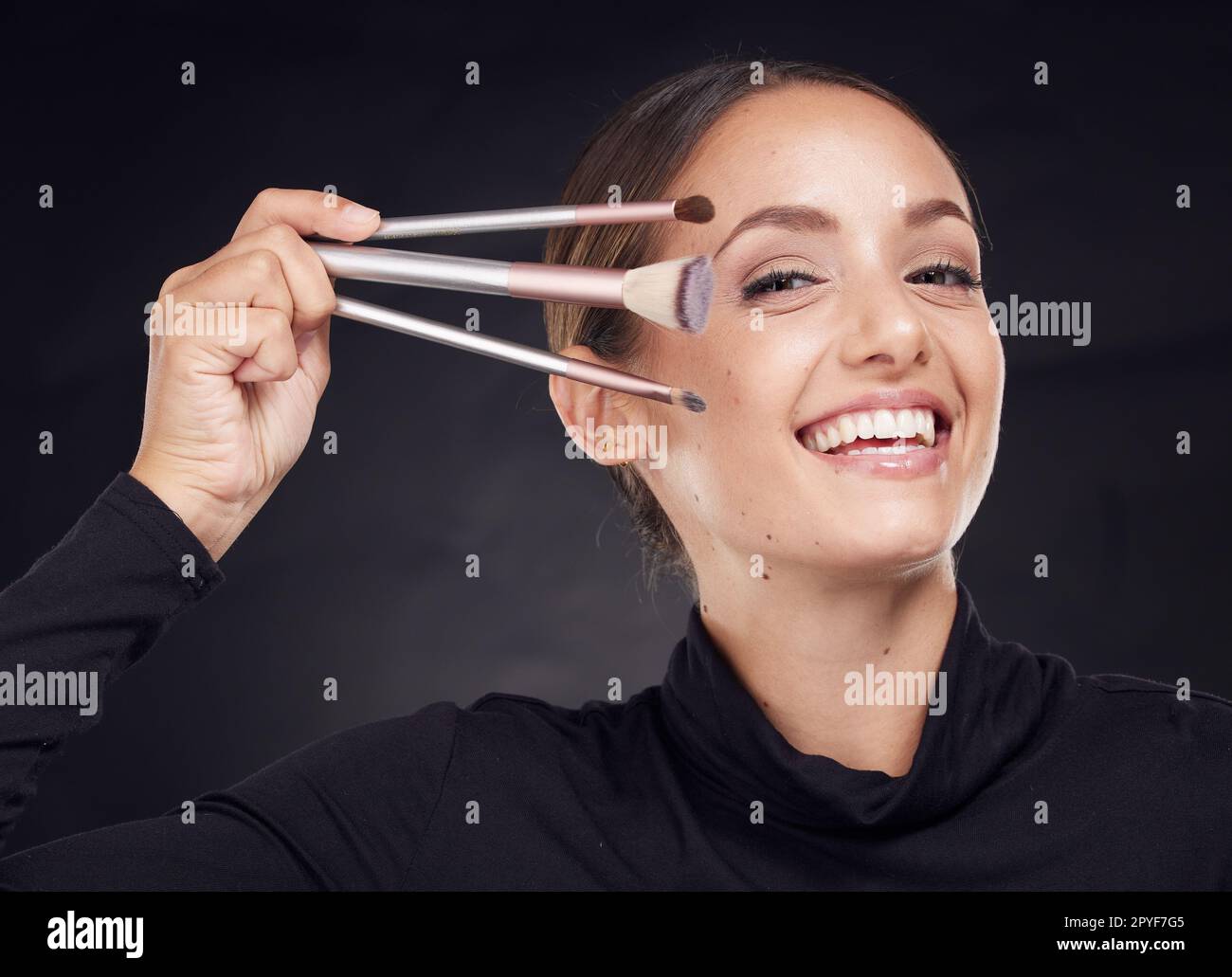 Facial artist hi-res stock photography and images - Alamy