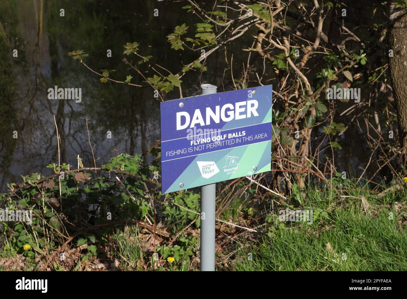 Public notice danger warning sign at Beauchief Golf Course, Sheffield ...