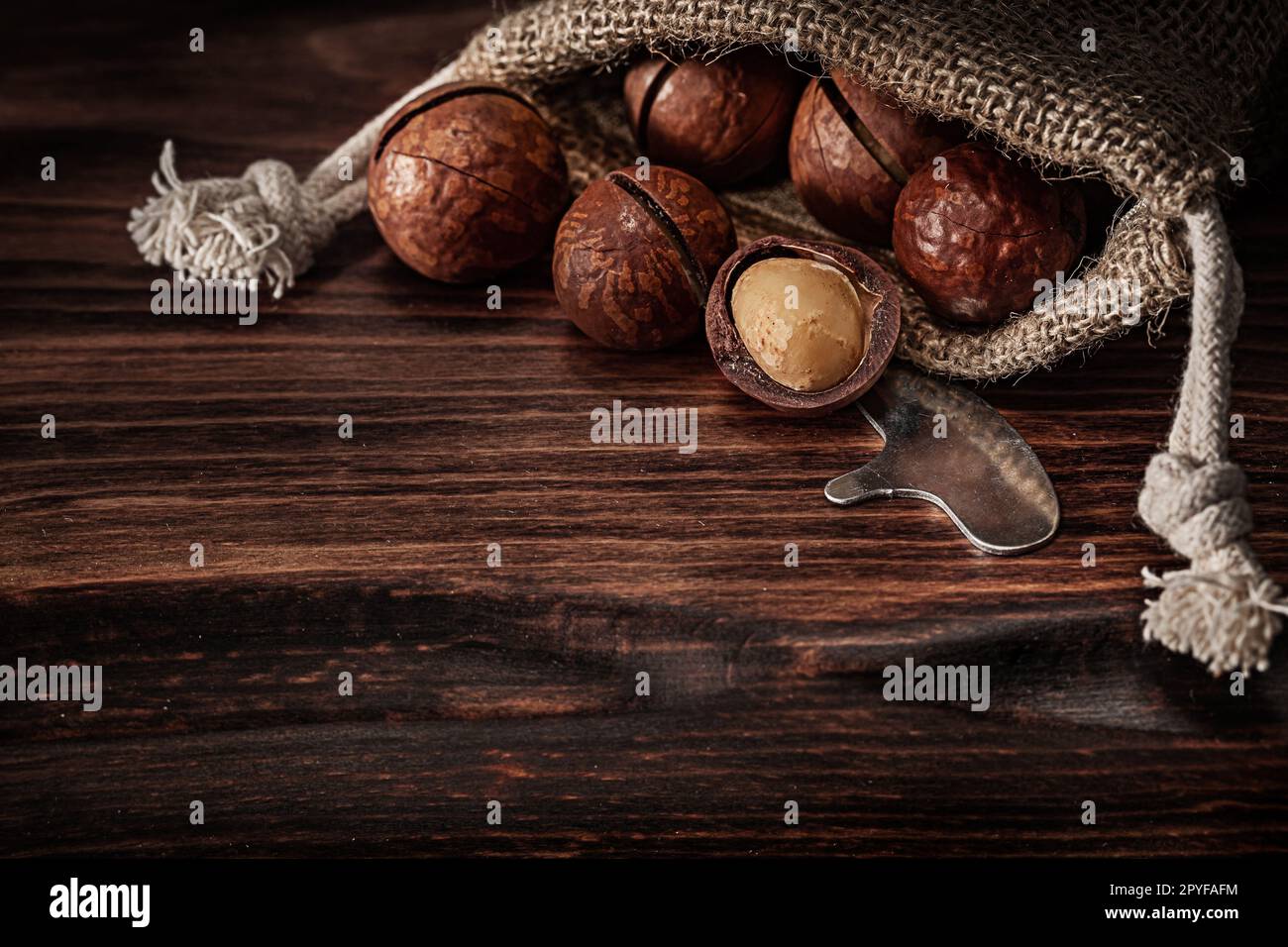 Whole open macadamia nuts hi-res stock photography and images - Alamy