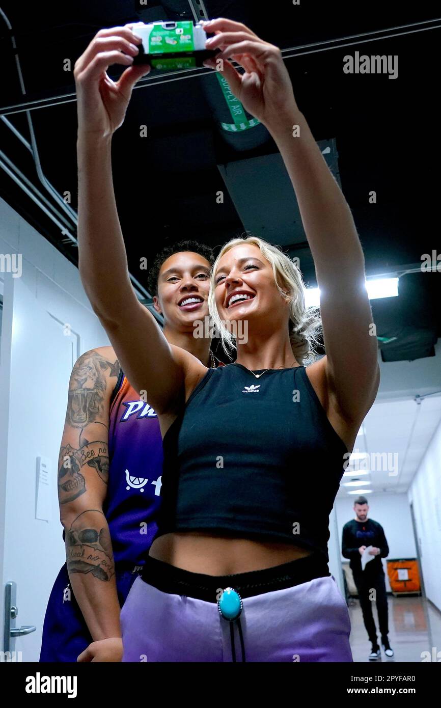 Phoenix Mercury guard Sophie Cunningham takes a selfie with Phoenix ...