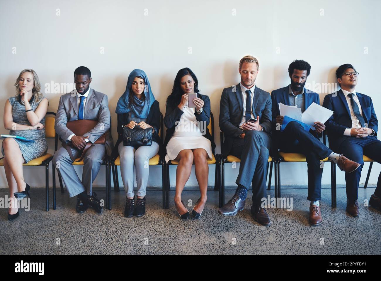 Waited line hi-res stock photography and images - Alamy