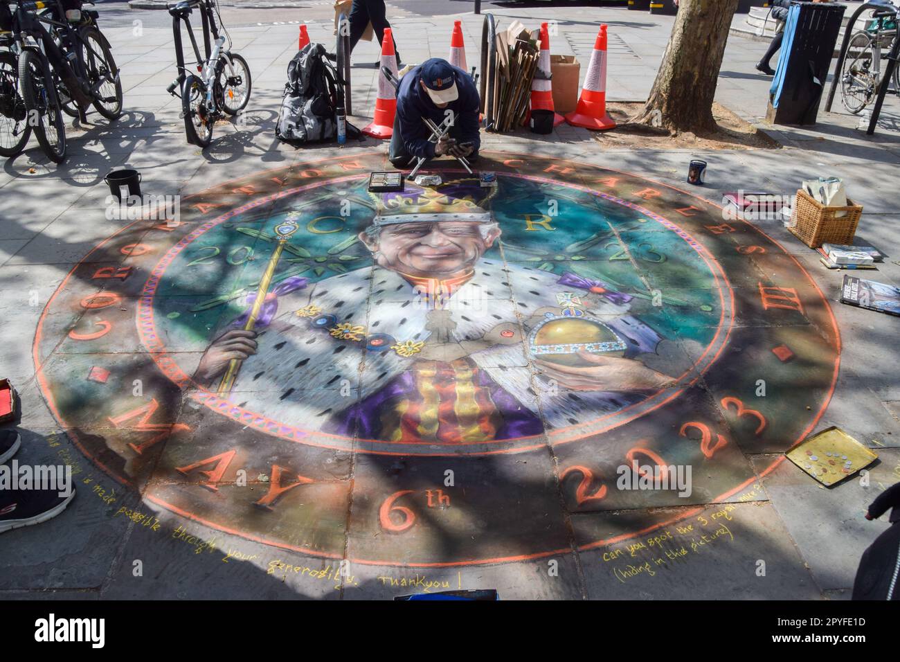 London, UK. 03rd May, 2023. Chalk artist Julian Beever draws a tribute ...