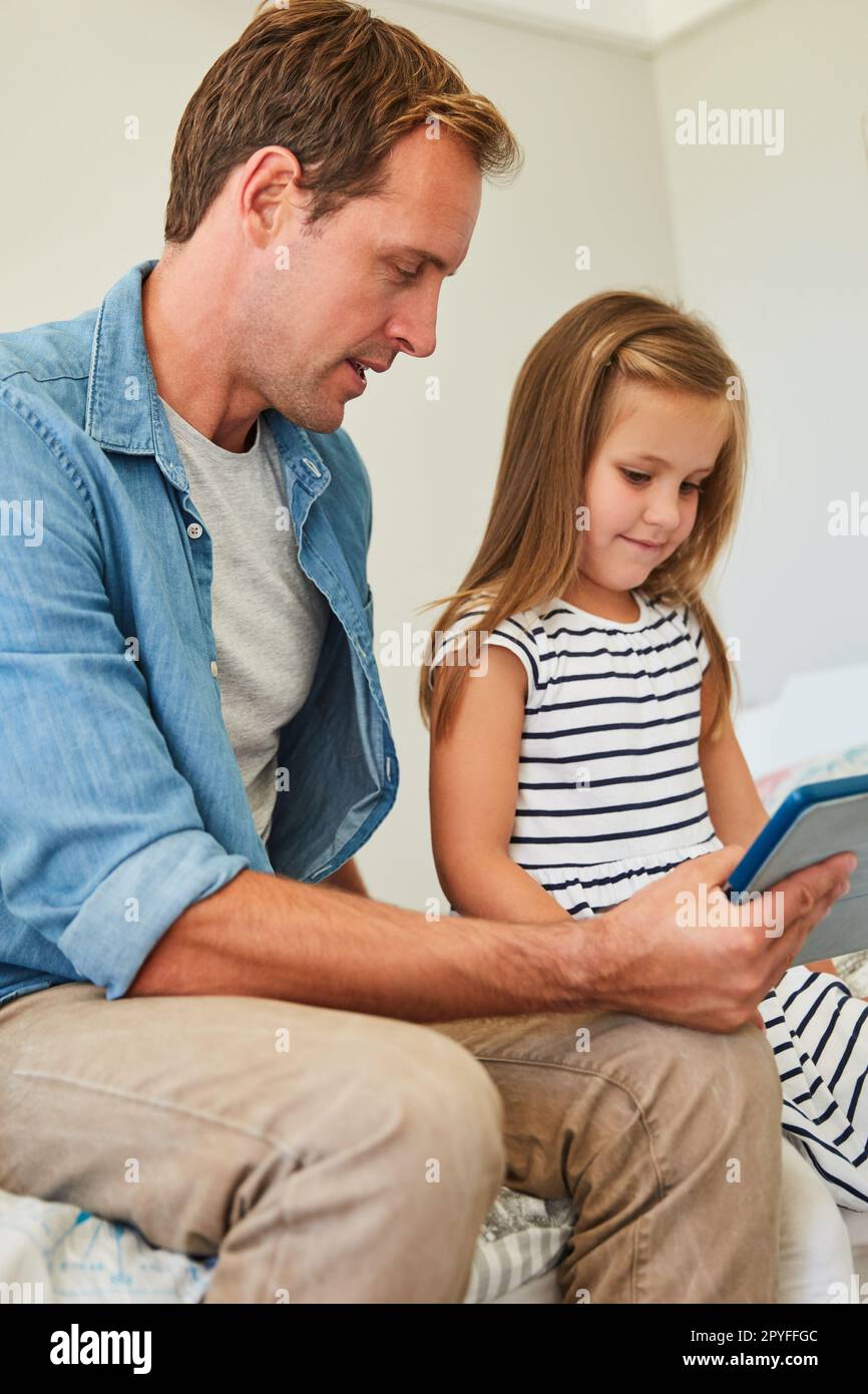 Young adult internet room hi-res stock photography and images - Alamy