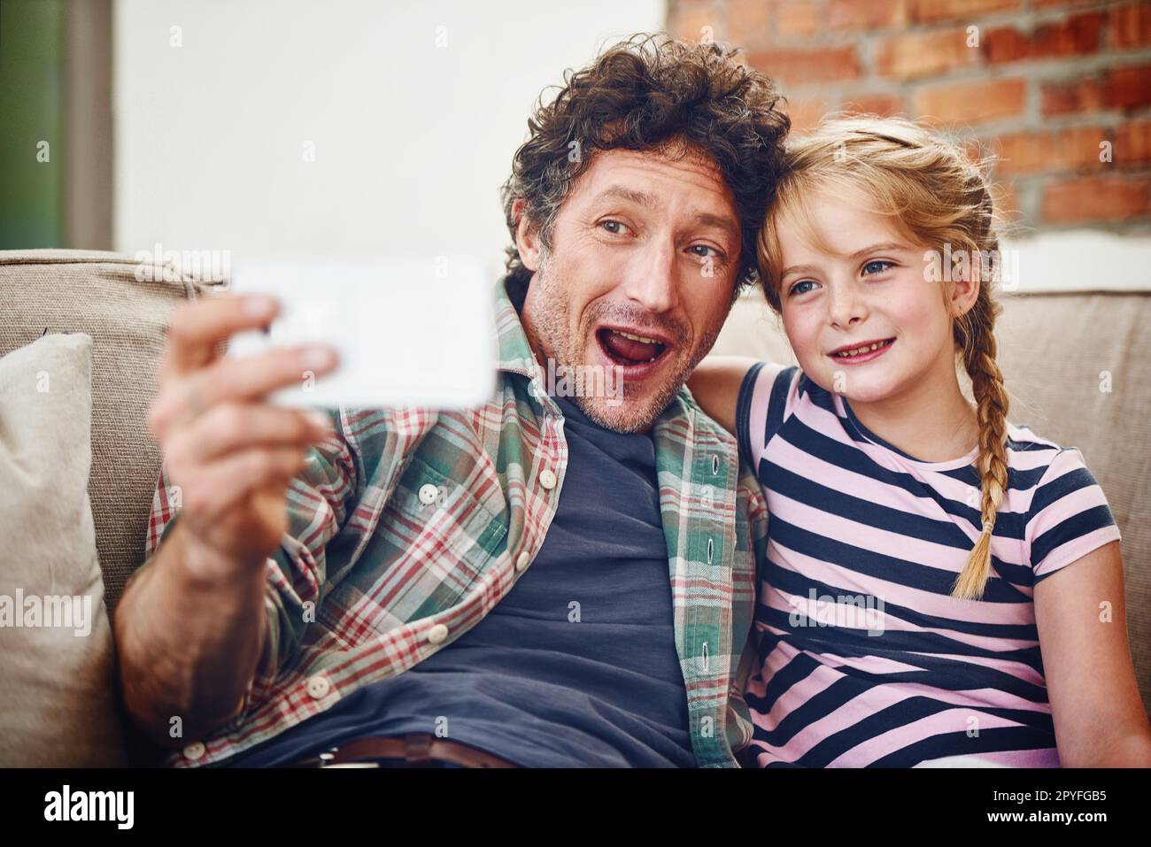 Father daughter taking selfie hi-res stock photography and images - Alamy