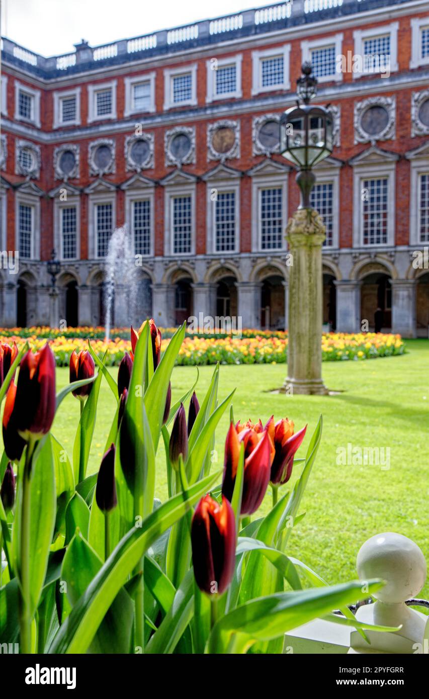 Fountain Court cloisters - designed by Sir Christopher Wren in the ...