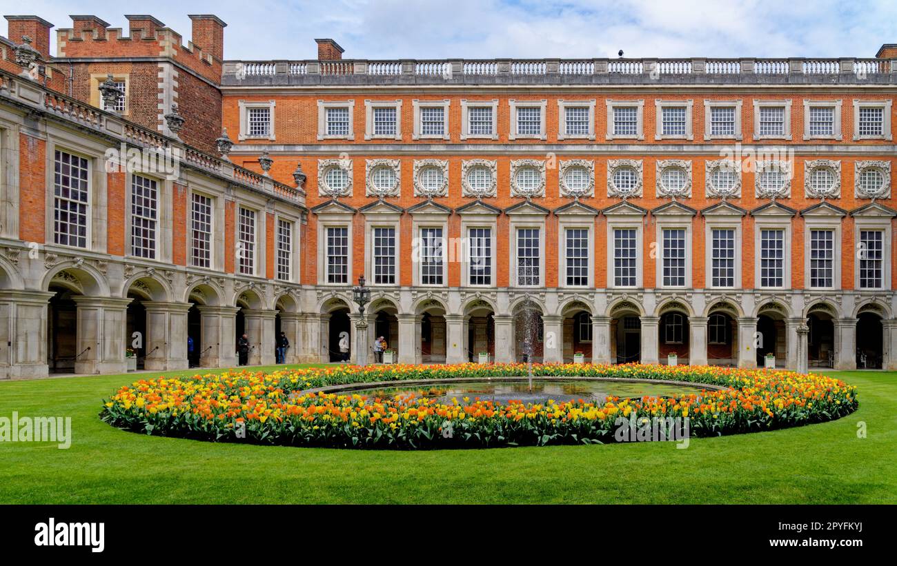Fountain Court cloisters - designed by Sir Christopher Wren in the ...