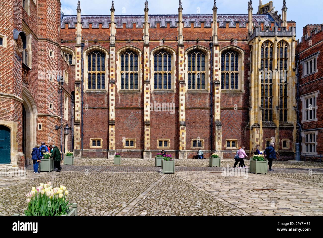 Hampton court palace clock court hi-res stock photography and images ...