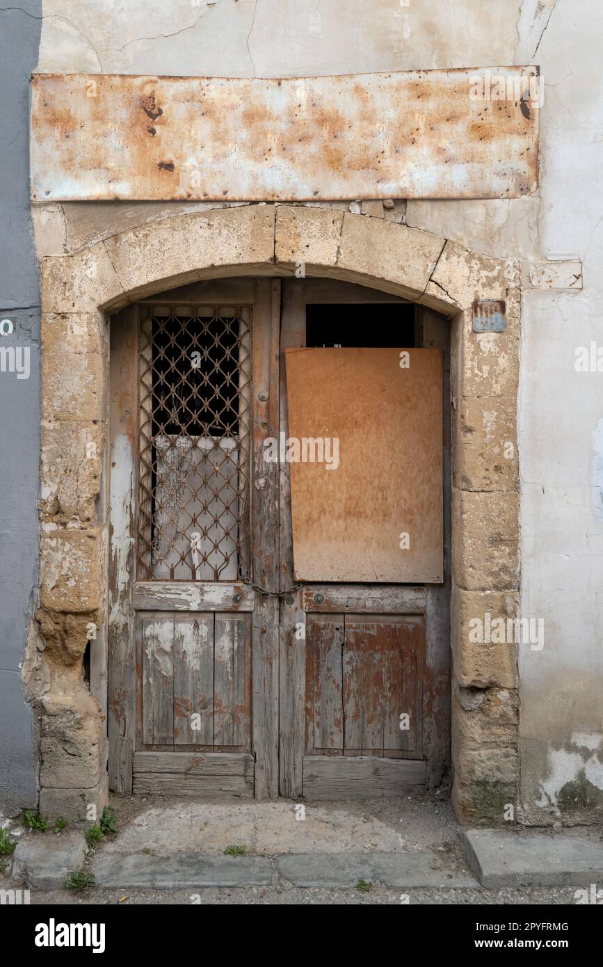 Street front structures hi-res stock photography and images - Alamy