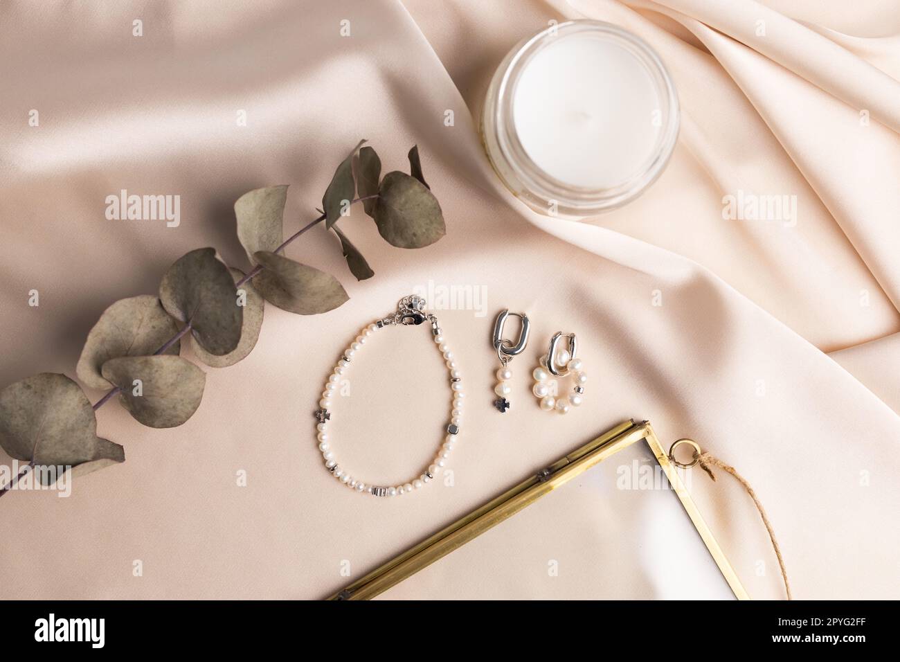 Bracelet and earrings made of natural stones. Natural mineral texture ...