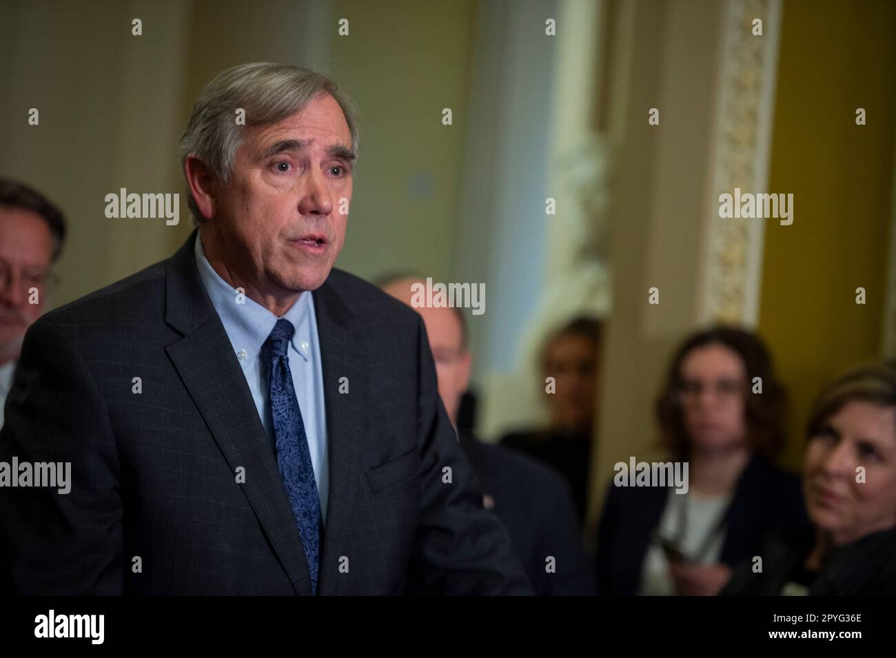 Ed markey press conference hi-res stock photography and images - Alamy