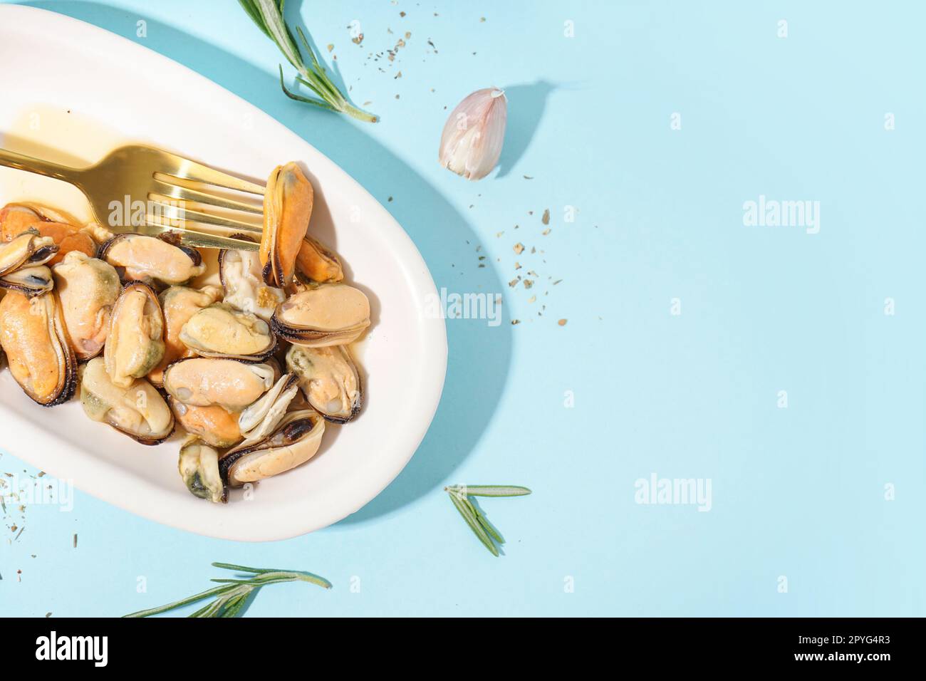 Marinated blue mussels hi-res stock photography and images - Alamy