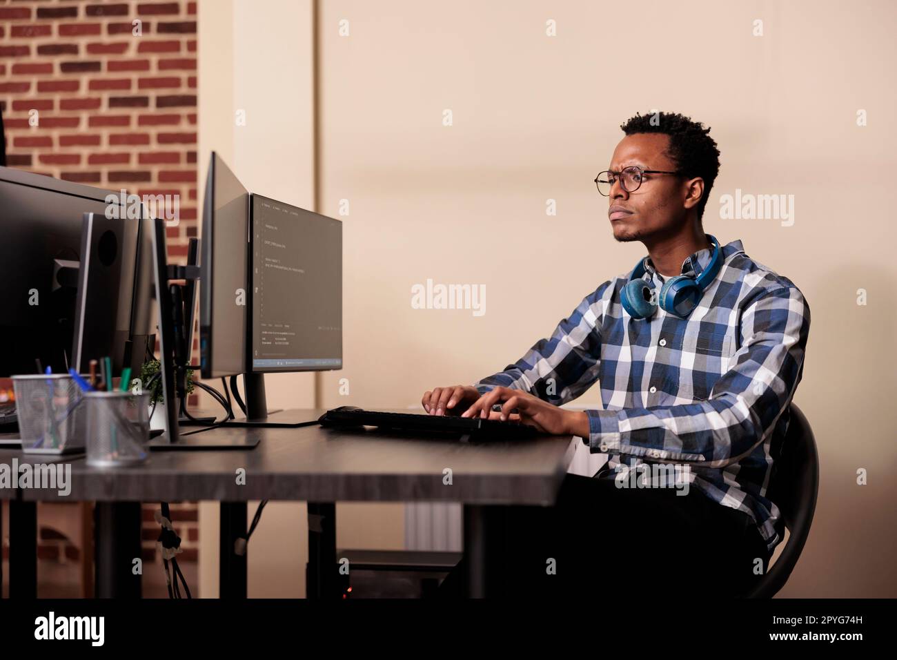 Tech Enginner Working On New User Interface With Online System To Create Algorithm In It Agency