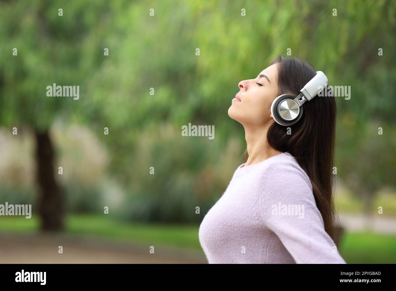 Listening to guide hi-res stock photography and images - Alamy