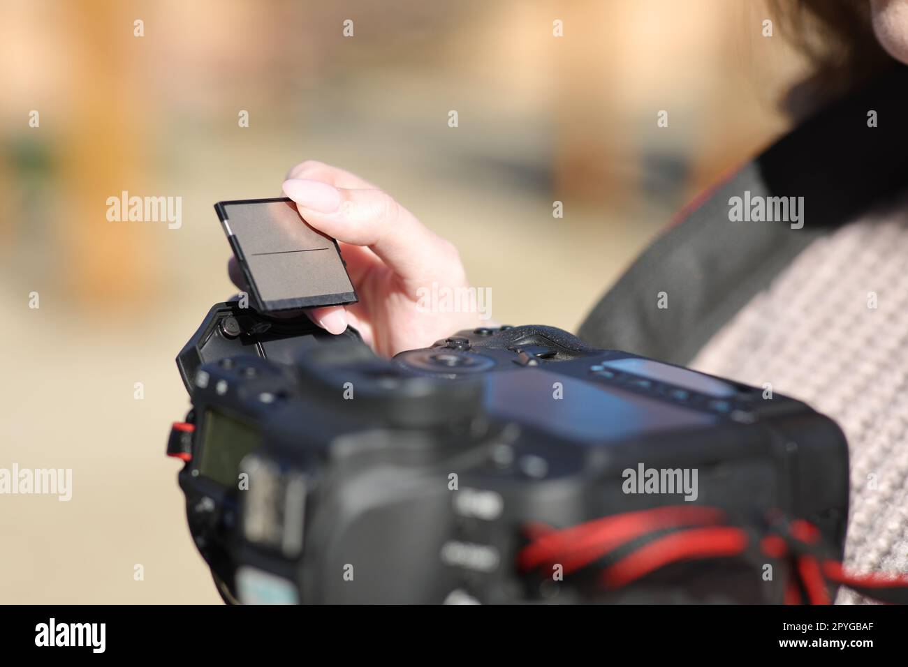 Digicam open hi-res stock photography and images - Alamy