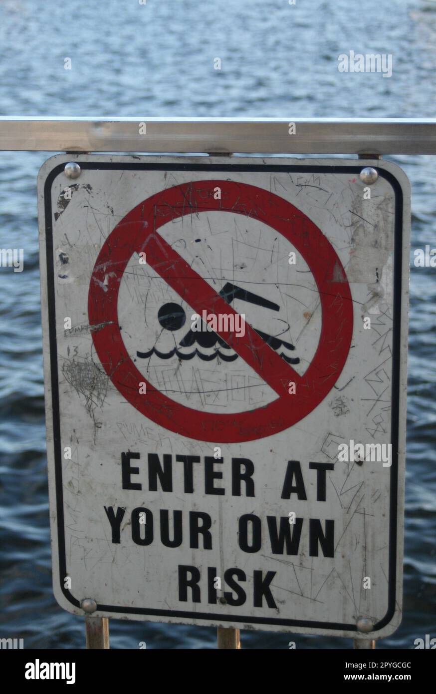 Warnung an schwimmer hi-res stock photography and images - Alamy