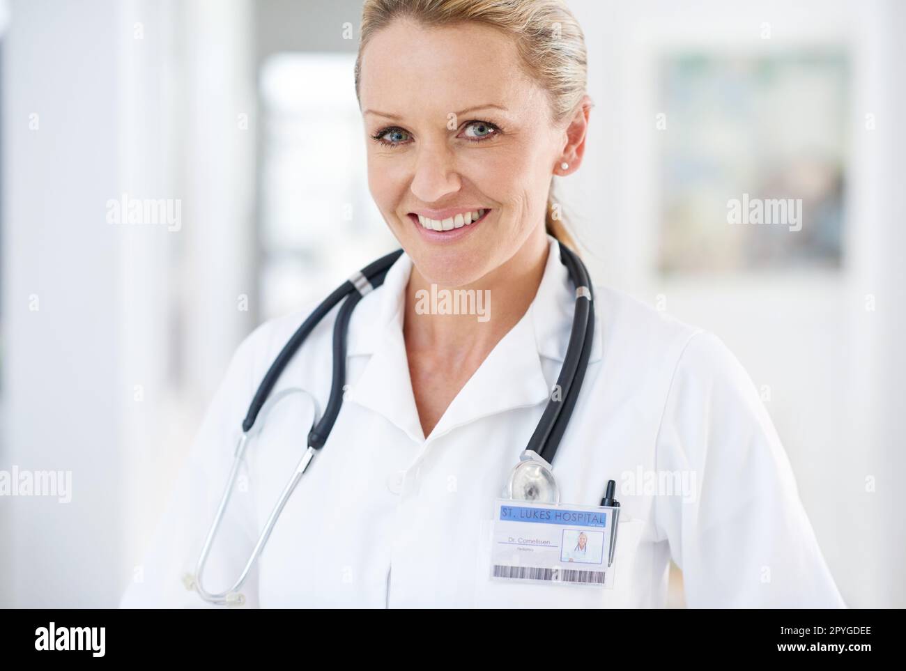 Female in healthcare hi-res stock photography and images - Alamy