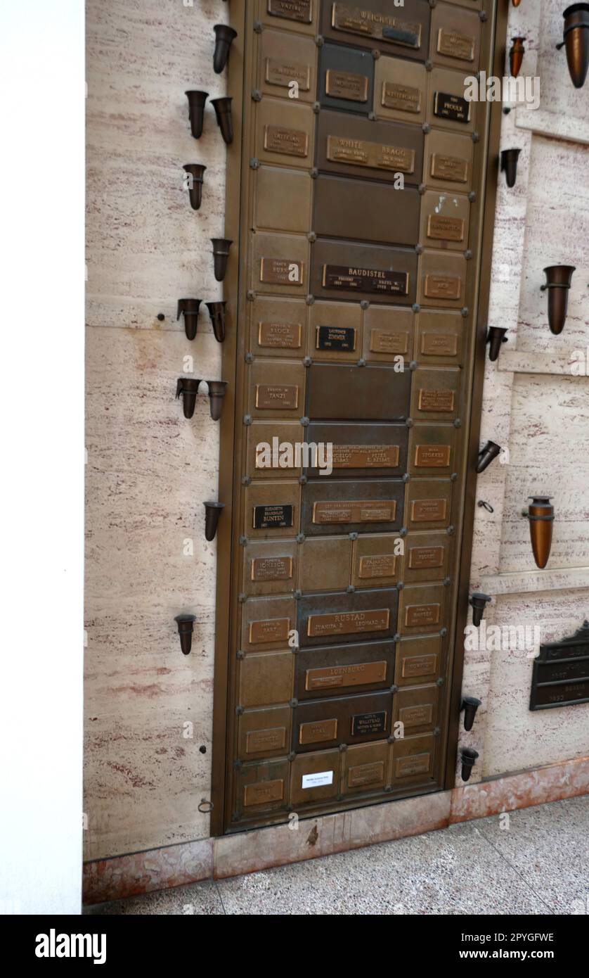 Los Angeles, California, USA 1st May 2023 Actor Cosmo Sardo Grave/Niche ...