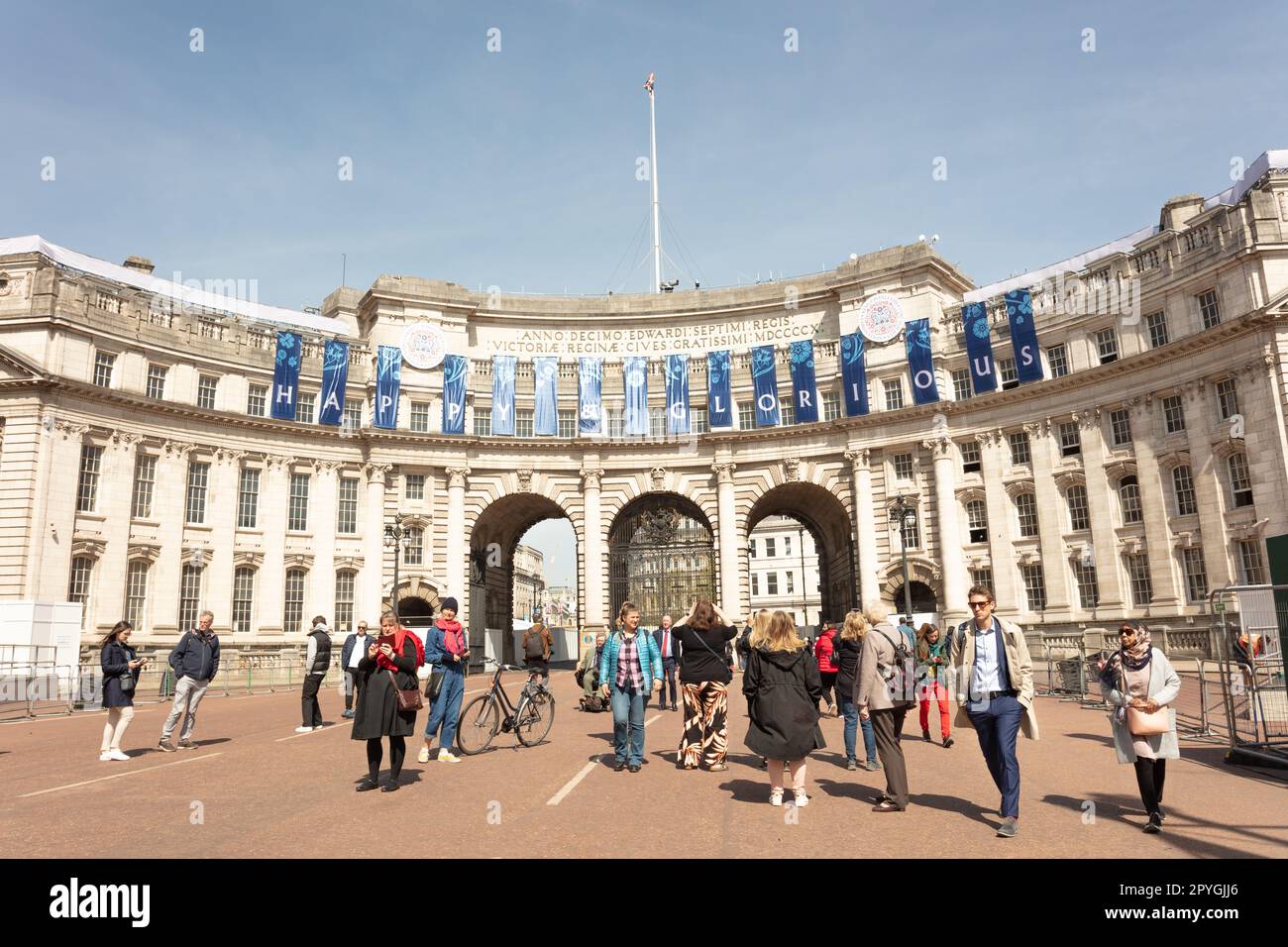 Admiralty Arch days before the Coronation of Charles III. Coronation ...