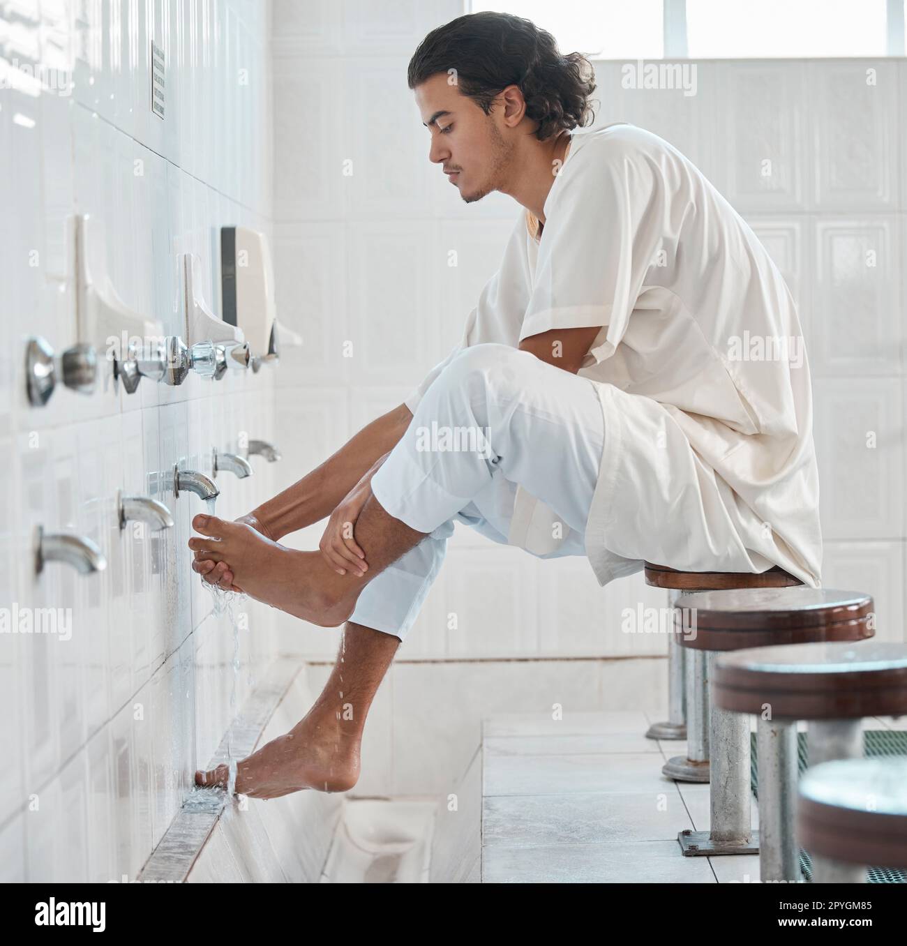 Ritual body washing hi-res stock photography and images - Alamy