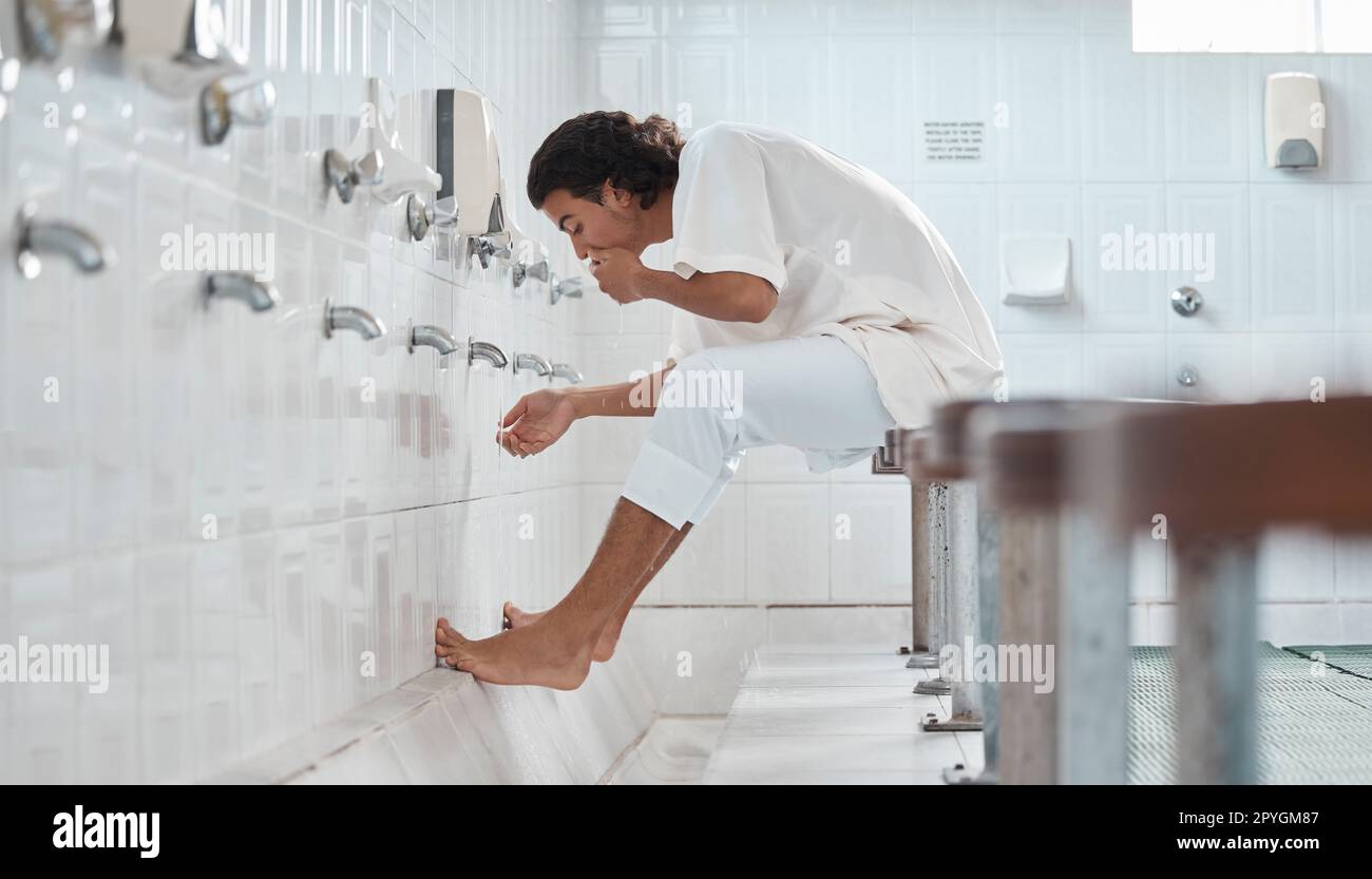 Ritual body washing hi-res stock photography and images - Alamy