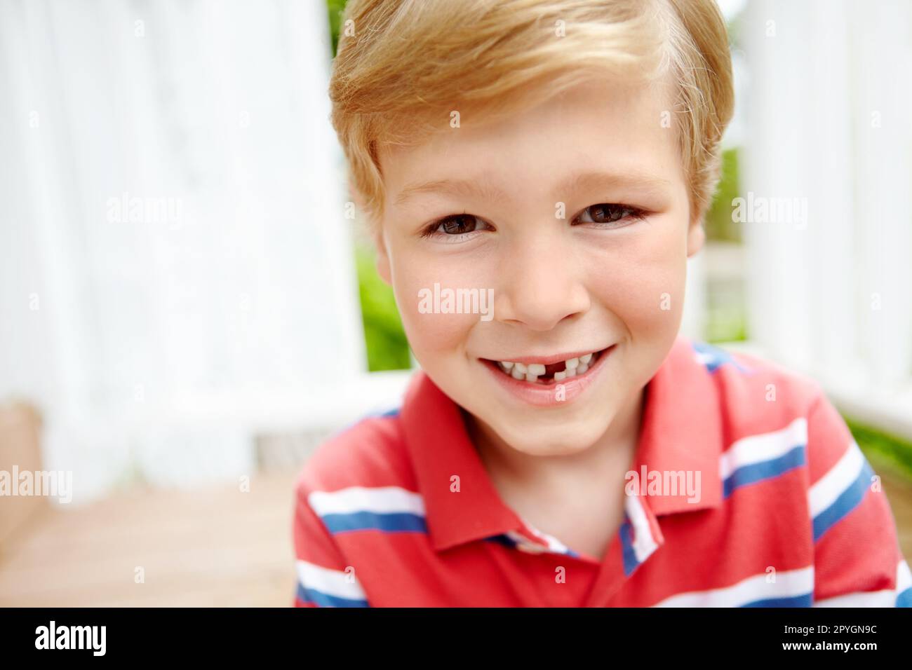 Boy with tooth gap hi-res stock photography and images - Alamy