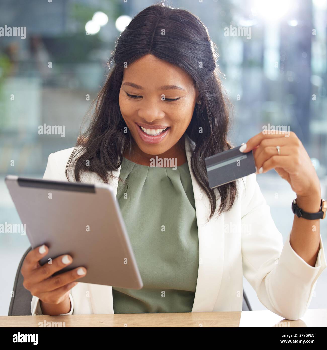 Black person banking hi-res stock photography and images - Alamy
