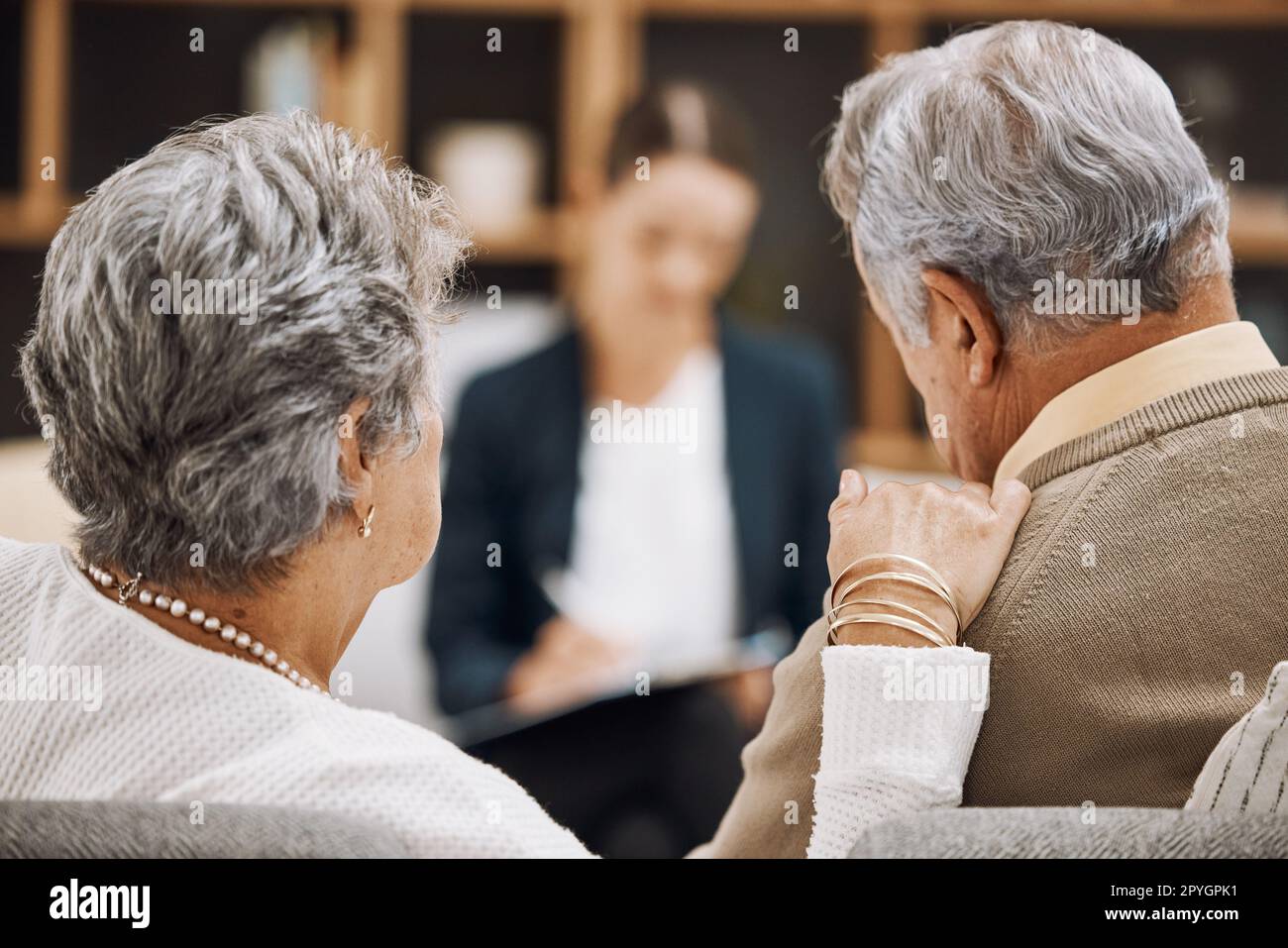 Woman man senior talking hi-res stock photography and images - Alamy