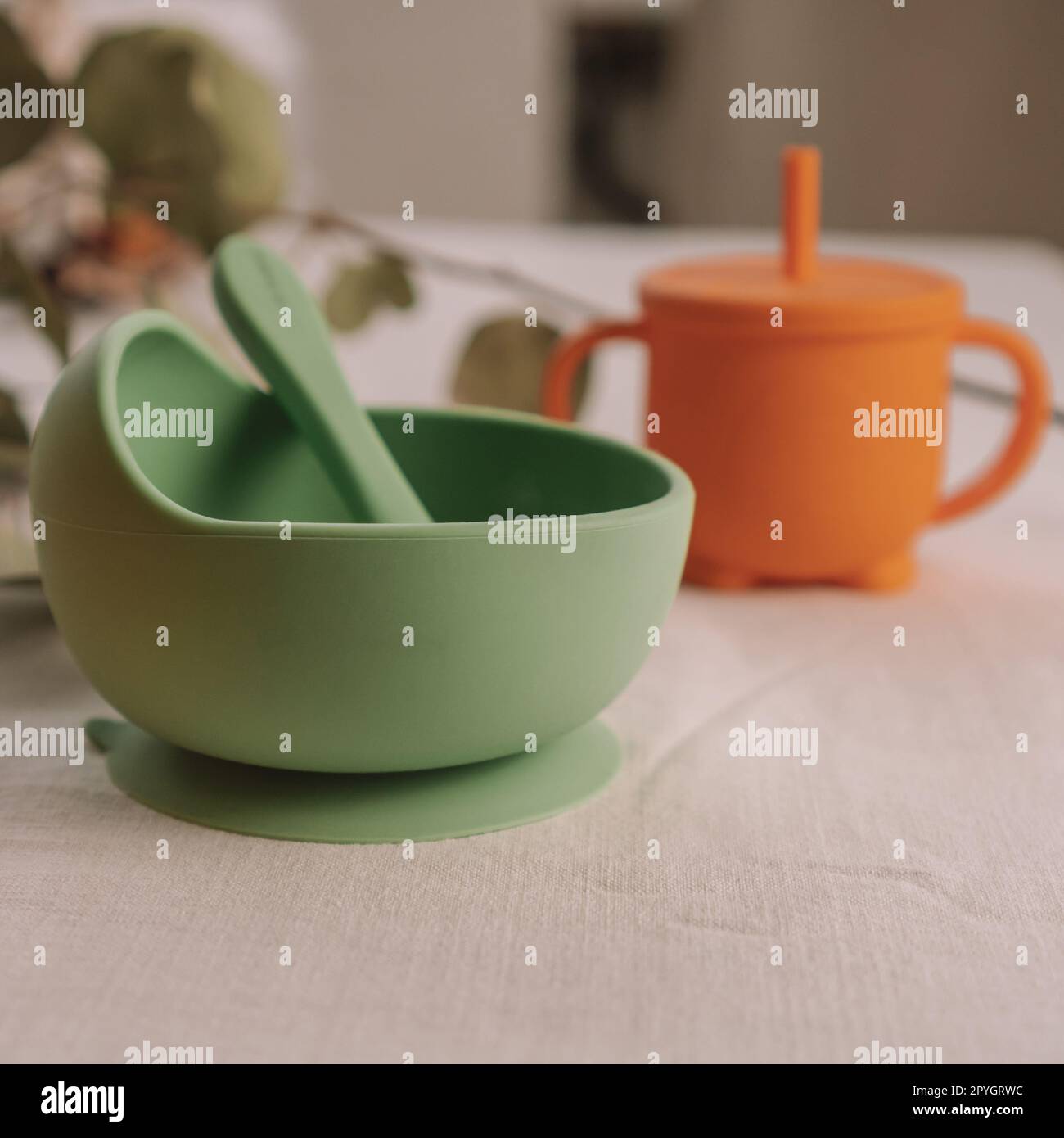 Baby bowl spoon and sippy cup hi-res stock photography and images - Alamy