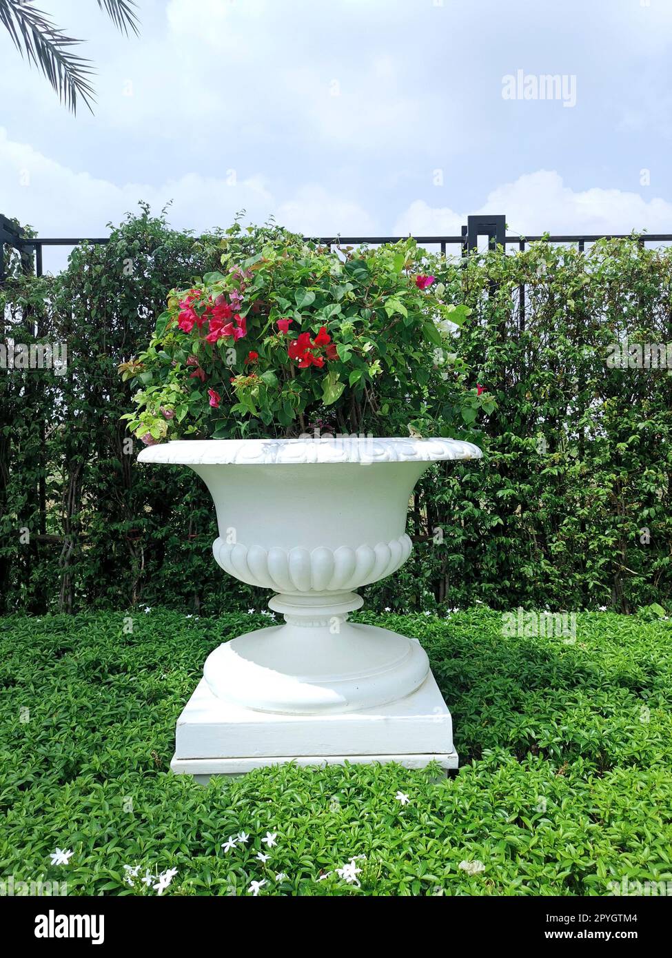 Roman garden design hi-res stock photography and images - Alamy