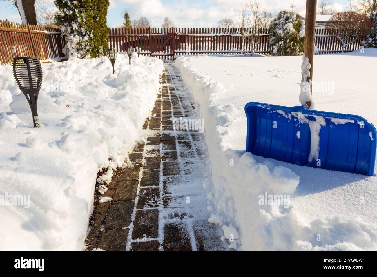 Cleared sidewalk hi-res stock photography and images - Alamy