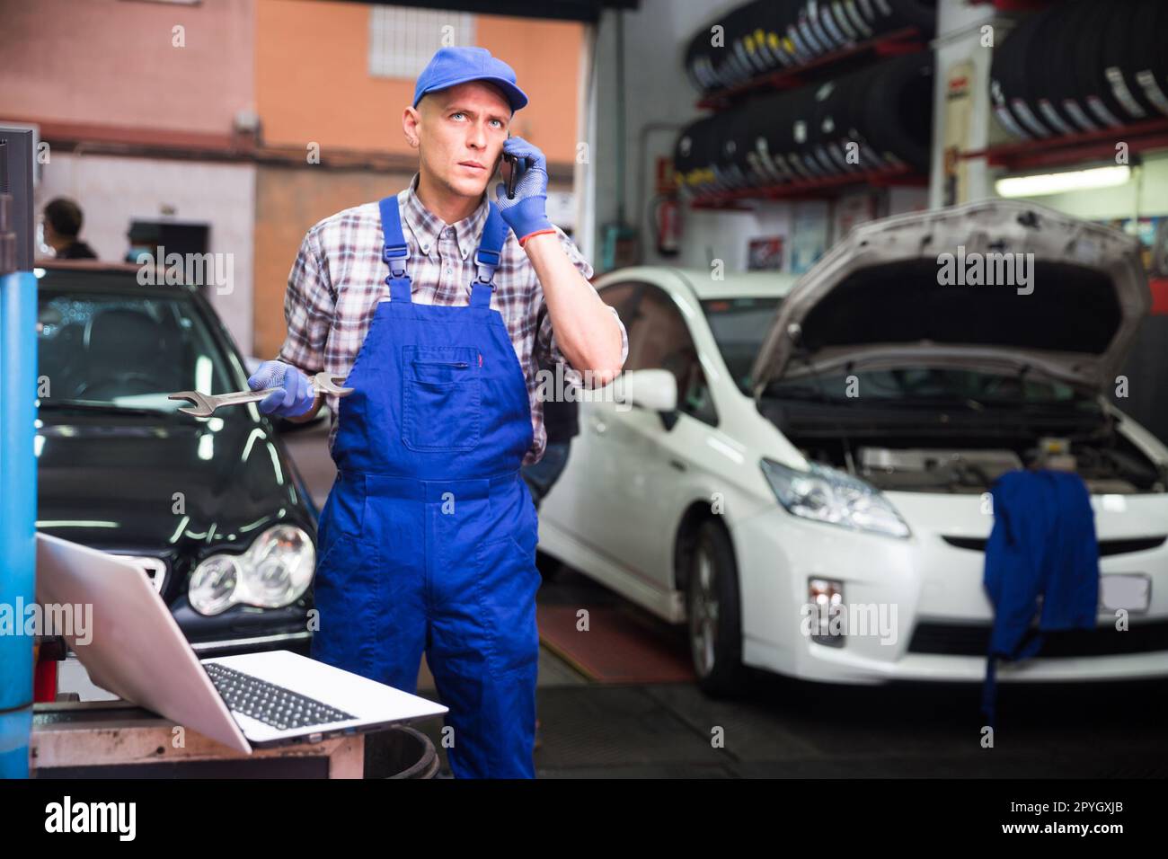 Call center worker station hi-res stock photography and images - Alamy