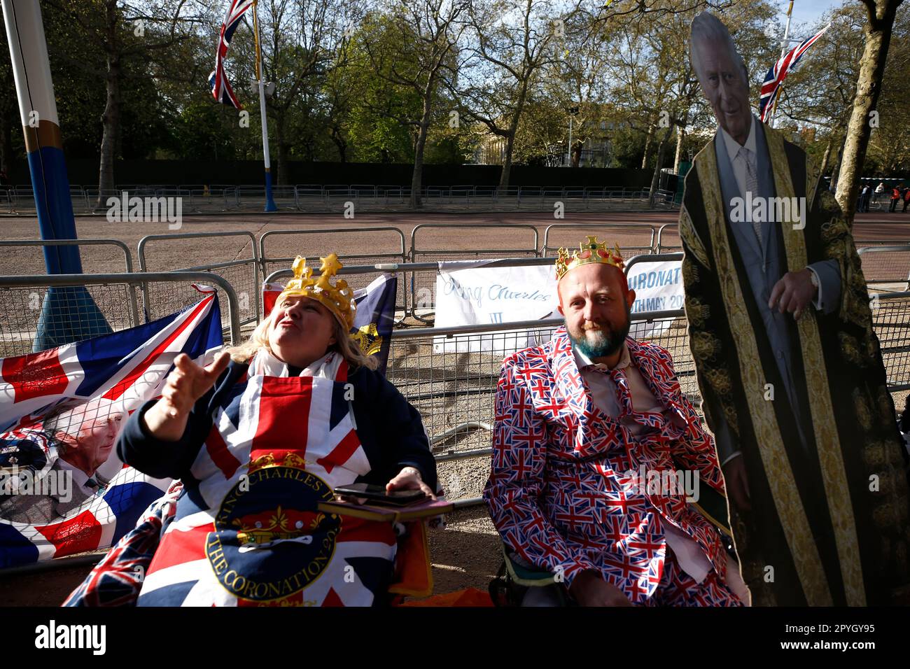 London England, 03/05/2023, Loyalists dressed as King and Queen sit ...