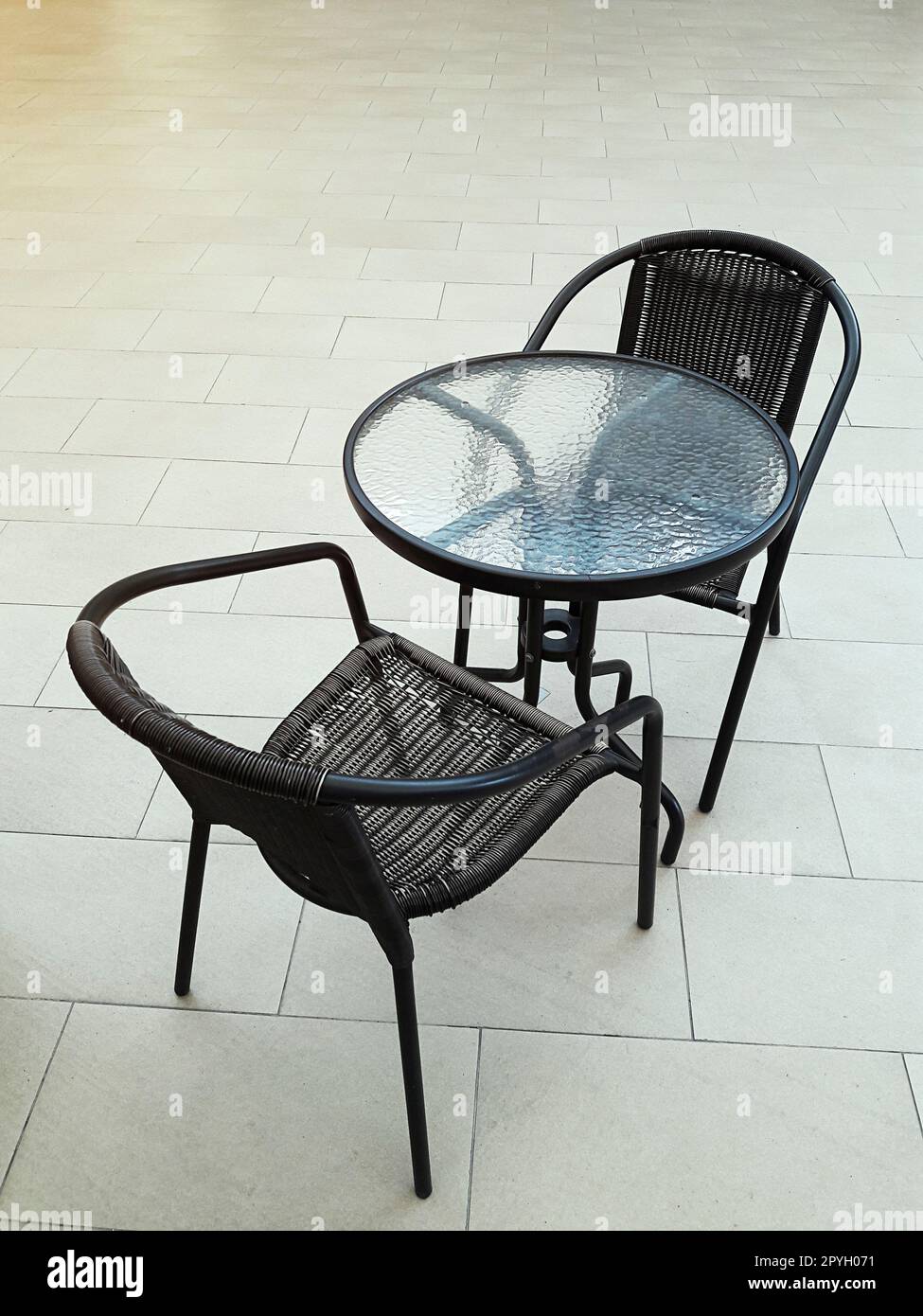 Cafe table decor hi-res stock photography and images - Alamy