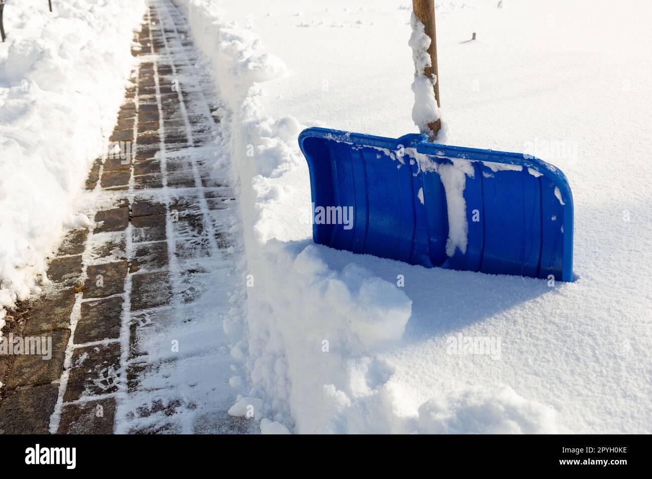 Cleared sidewalk hi-res stock photography and images - Alamy