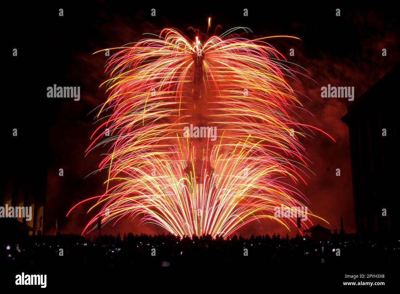 Bastille Day fireworks at the Eiffel Tower on July 14th - Pyrotechnics ...