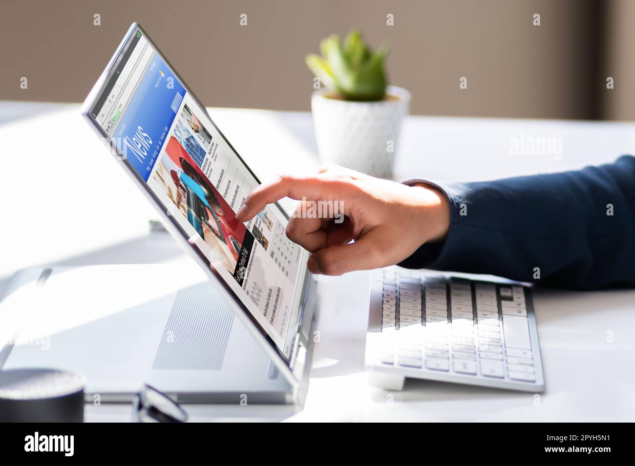 Girl watching news hi-res stock photography and images - Alamy