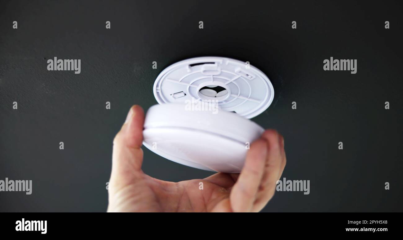Smoke detector on ceiling hi-res stock photography and images - Alamy