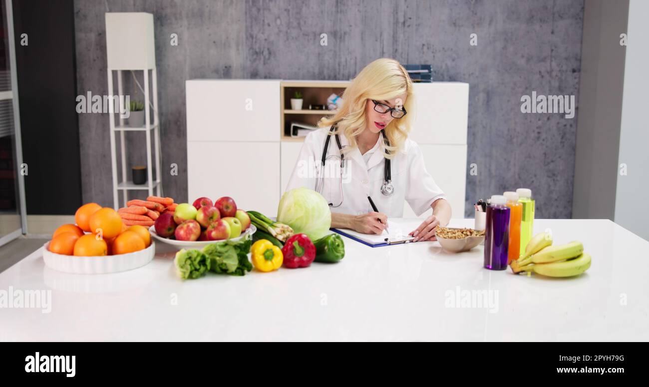 Dietician hi-res stock photography and images - Alamy