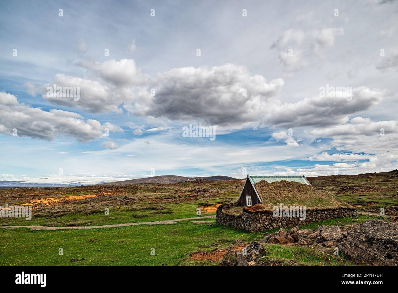 Icelandic traditional turf house at Hveravellir Stock Photo - Alamy